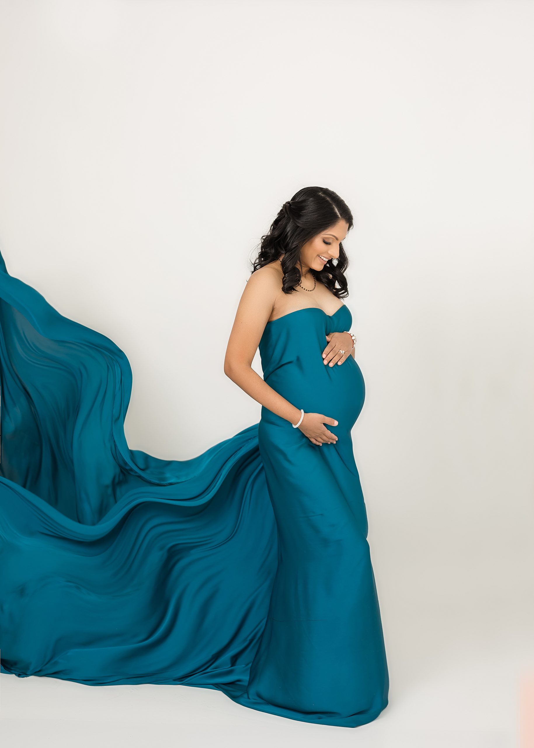 Maternity Photos with Fabric - lbalagtasphotography.com